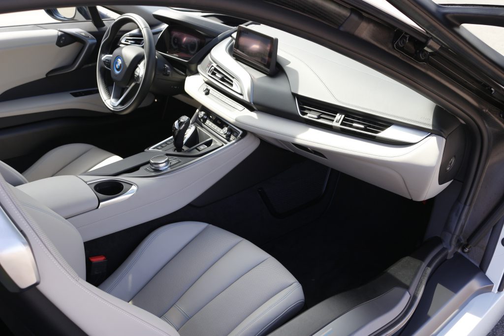 BMW i8ベースモデル ハーマンカードン 純正20インチAW 禁煙車 （クリスタルホワイトパールエフェクト） | 外車・輸入車の買取、販売 リンテック-LINTEC-