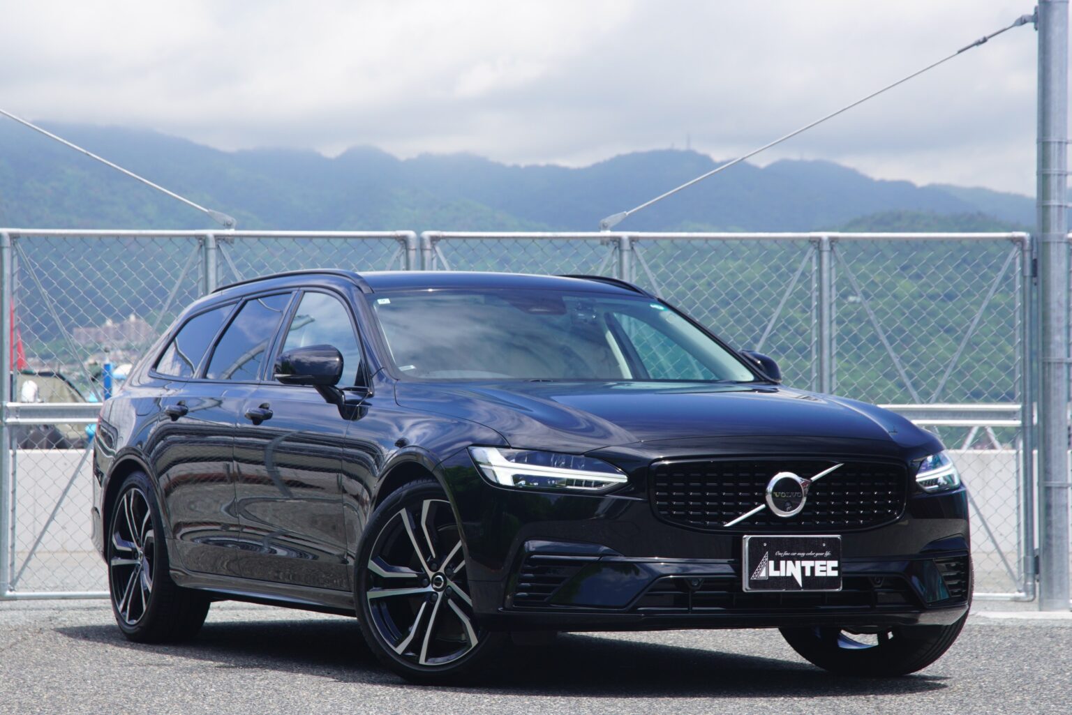 ボルボ V90リチャージ アルティメット T8 AWD プラグイン ハイブリッド 4WD ワンオーナー パノラマガラスサンルーフ （オニキス ...