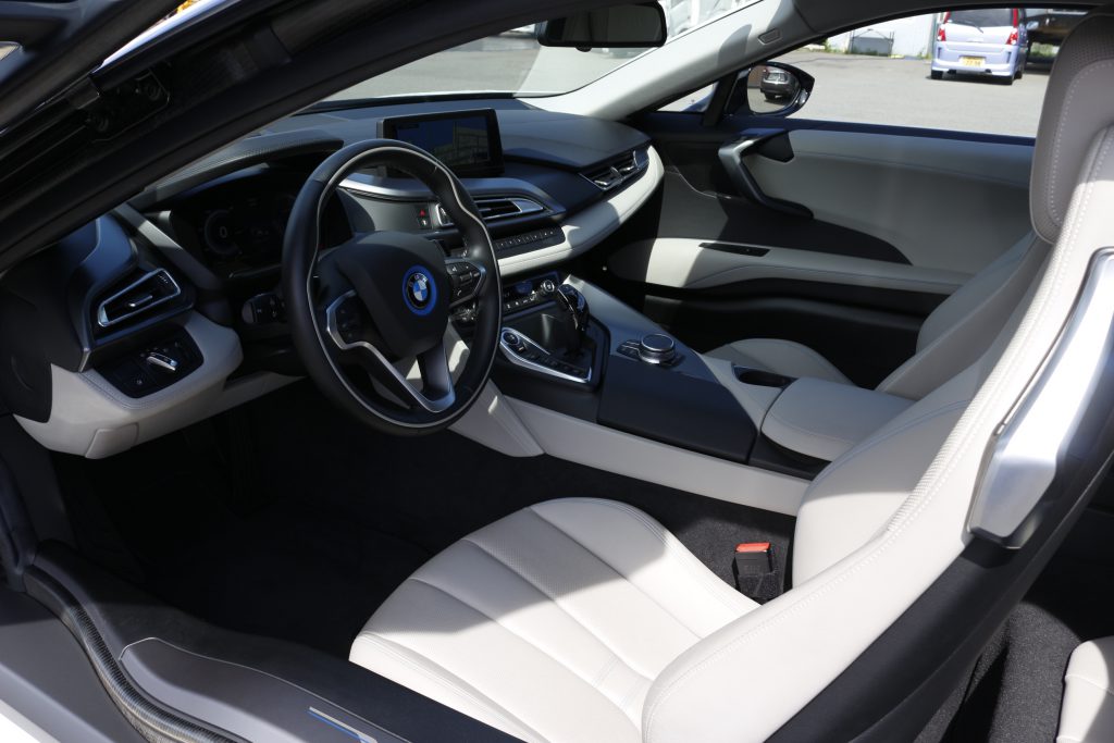 BMW i8ベースモデル ハーマンカードン 純正20インチAW 禁煙車 （クリスタルホワイトパールエフェクト） | 外車・輸入車の買取、販売 リンテック-LINTEC-
